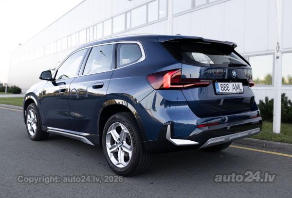 BMW X1 2023 in Tallinn on AUTOMOTO.COM.LV Blue BMW X1 2023 in Tallinn, with an engine capacity of 1.50 L and mileage of 46 thousand km for 37990 €, photo 5 on AUTOMOTO.COM.LV