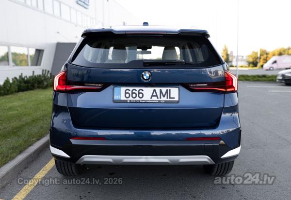 BMW X1 2023 in Tallinn on AUTOMOTO.COM.LV Blue BMW X1 2023 in Tallinn, with an engine capacity of 1.50 L and mileage of 46 thousand km for 37990 €, photo 6 on AUTOMOTO.COM.LV