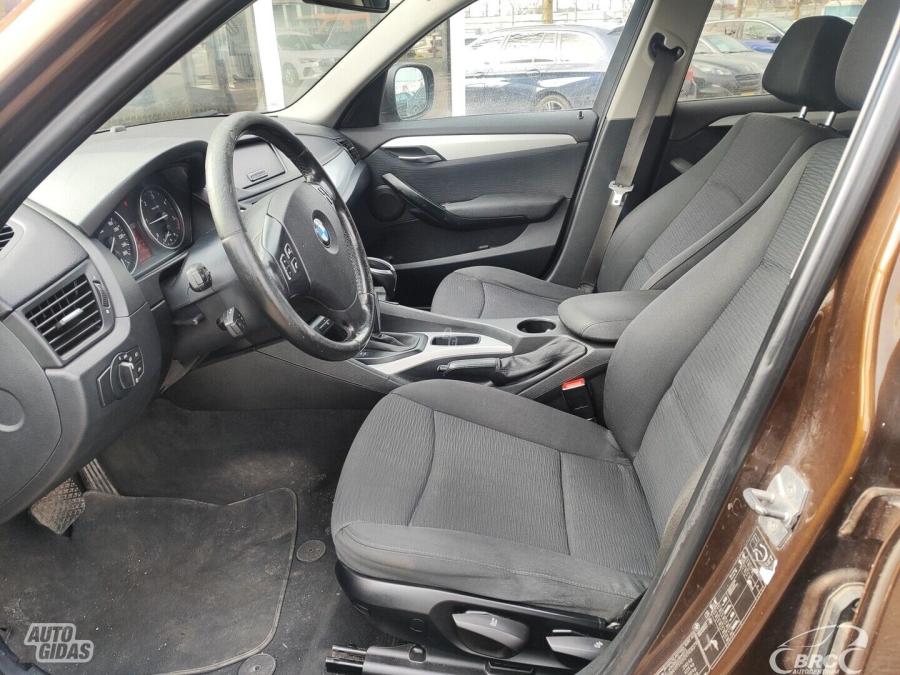 Brown BMW X1 2009 in Avizieniai, with an engine capacity of 2.00 L and mileage of 304 thousand km for 4900 €, photo 15 on AUTOMOTO.COM.LV