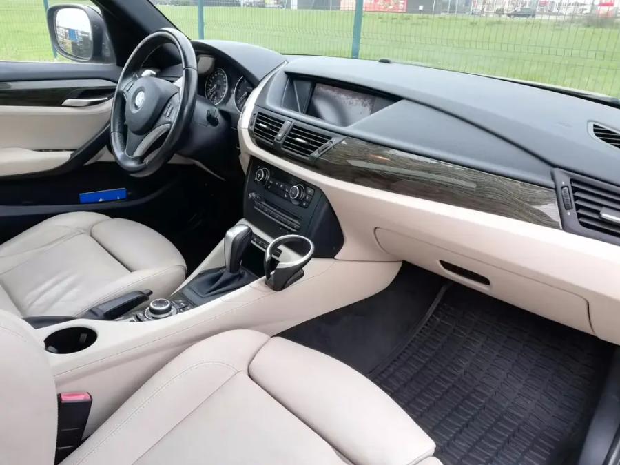 Brown BMW X1 2009 in Saldus, with an engine capacity of 2.00 L and mileage of 292 thousand km for 7700 €, photo 9 on AUTOMOTO.COM.LV