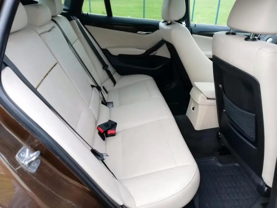 Brown BMW X1 2009 in Saldus, with an engine capacity of 2.00 L and mileage of 292 thousand km for 7700 €, photo 13 on AUTOMOTO.COM.LV