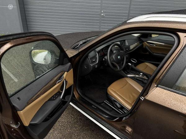 Brown BMW X1 2009 in Vilnius, with an engine capacity of 2.00 L and mileage of 248 thousand km for 7150 €, photo 9 on AUTOMOTO.COM.LV