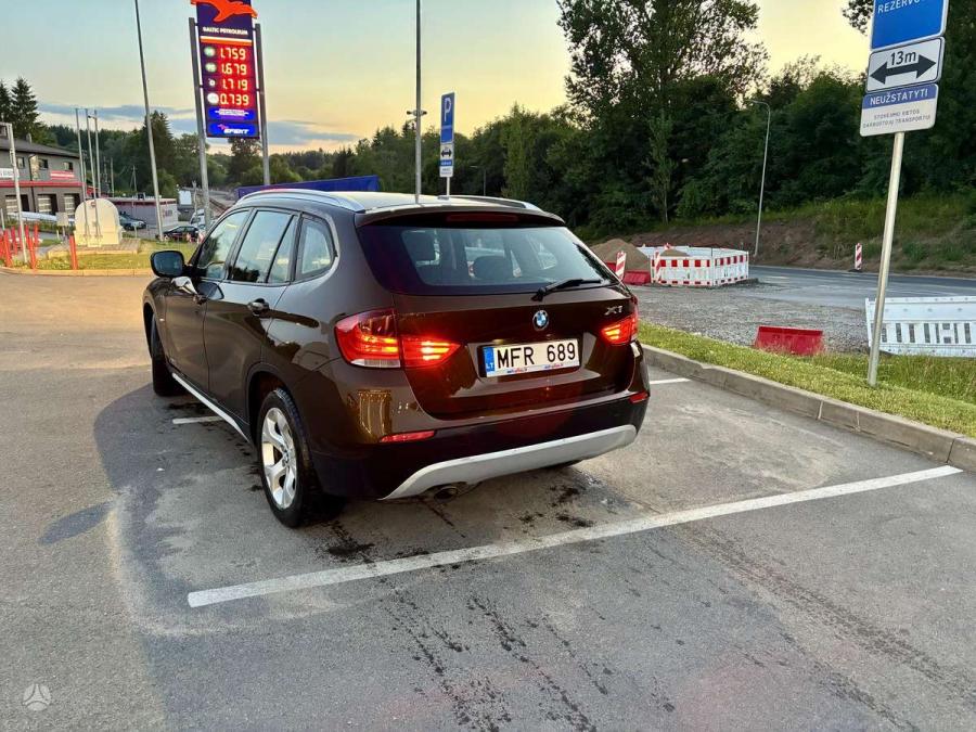 Brown BMW X1 2009 in Vilnius, with an engine capacity of 2.00 L and mileage of 340 thousand km for 4100 €, photo 5 on AUTOMOTO.COM.LV