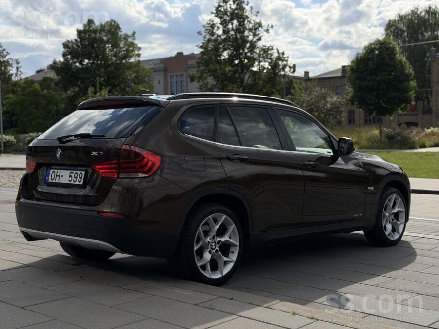 Brown BMW X1 2009 in Riga, with an engine capacity of 2.00 L and mileage of 297 thousand km for 6900 €, photo 4 on AUTOMOTO.COM.LV