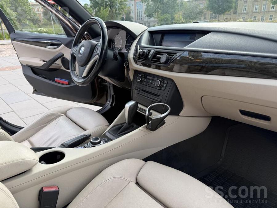 Brown BMW X1 2009 in Riga, with an engine capacity of 2.00 L and mileage of 297 thousand km for 6900 €, photo 11 on AUTOMOTO.COM.LV