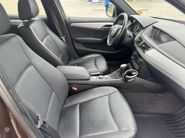Brūns BMW X1 2009 Kauņa, ar dzinēja tilpumu 2.00 L un nobraukumu 215 tūkst. km par 6150 €, foto 9 vietnē AUTOMOTO.COM.LV