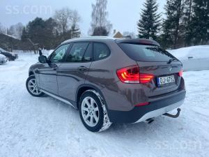 Brown BMW X1 2010 in Kuldiga, with an engine capacity of 2.00 L and mileage of 288 thousand km for 7290 €, photo 3 on AUTOMOTO.COM.LV