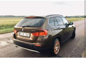 Brūns BMW X1 2010 Kauņa, ar dzinēja tilpumu 2.00 L un nobraukumu 260 tūkst. km par 7700 €, foto  vietnē AUTOMOTO.COM.LV