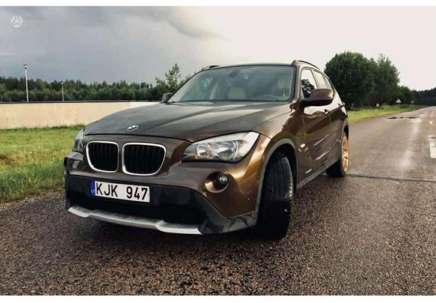 Brown BMW X1 2010 in Kaunas, with an engine capacity of 2.00 L and mileage of 260 thousand km for 7700 €, photo 2 on AUTOMOTO.COM.LV