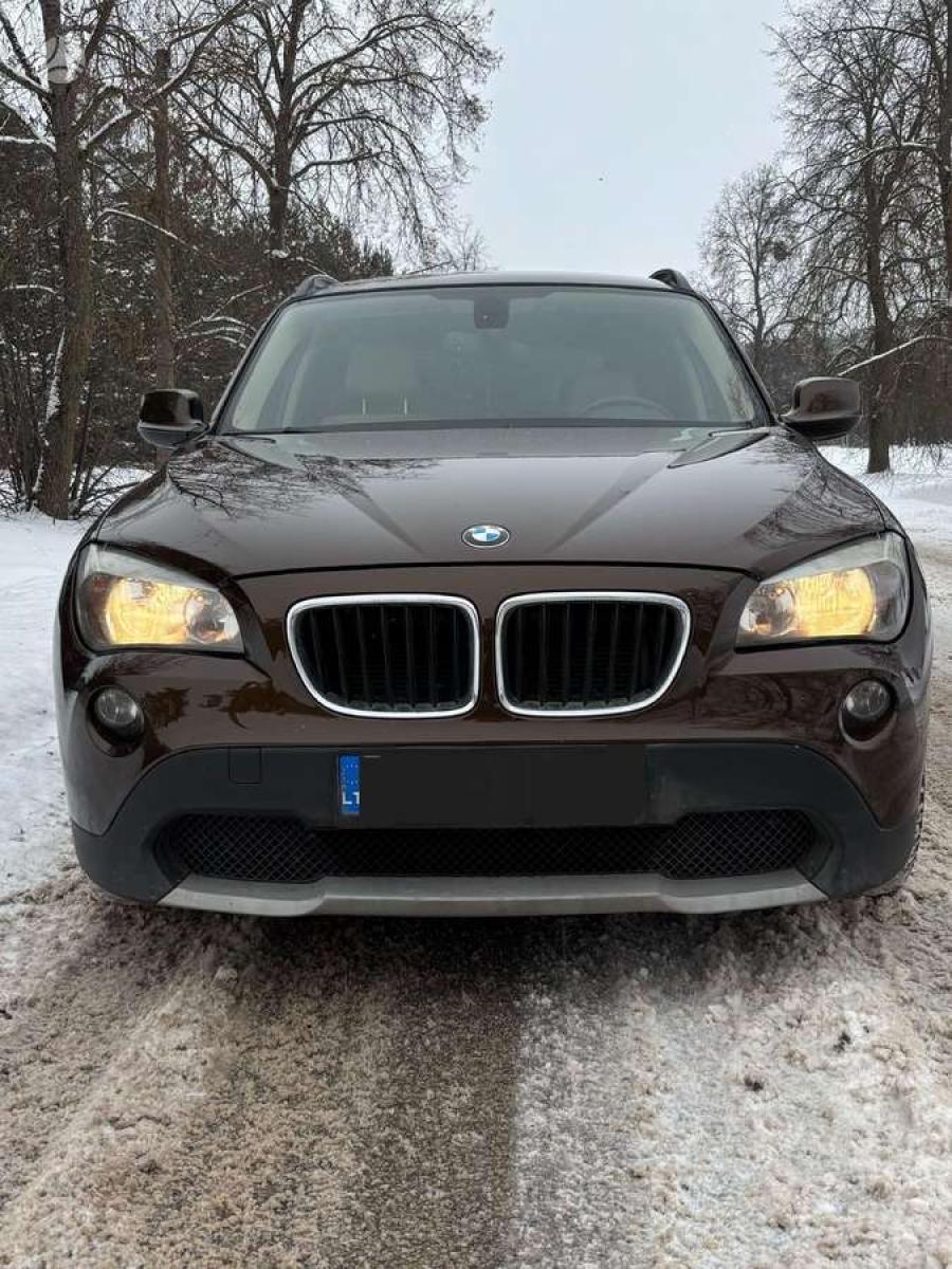 Brown BMW X1 2010 in Kaunas, with an engine capacity of 2.00 L and mileage of 260 thousand km for 7700 €, photo 4 on AUTOMOTO.COM.LV