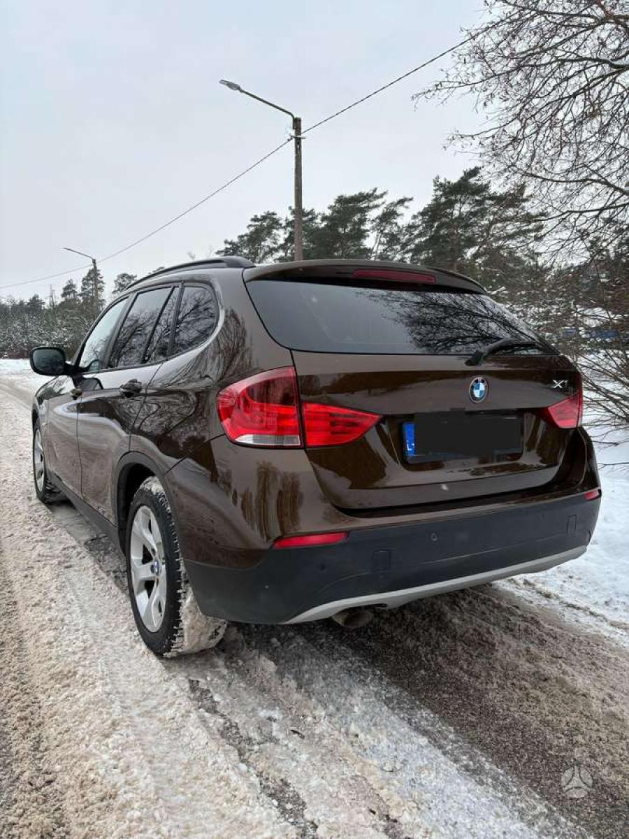 Brown BMW X1 2010 in Kaunas, with an engine capacity of 2.00 L and mileage of 260 thousand km for 7700 €, photo 5 on AUTOMOTO.COM.LV