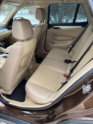 Brown BMW X1 2010 in Kaunas, with an engine capacity of 2.00 L and mileage of 260 thousand km for 7700 €, photo 8 on AUTOMOTO.COM.LV