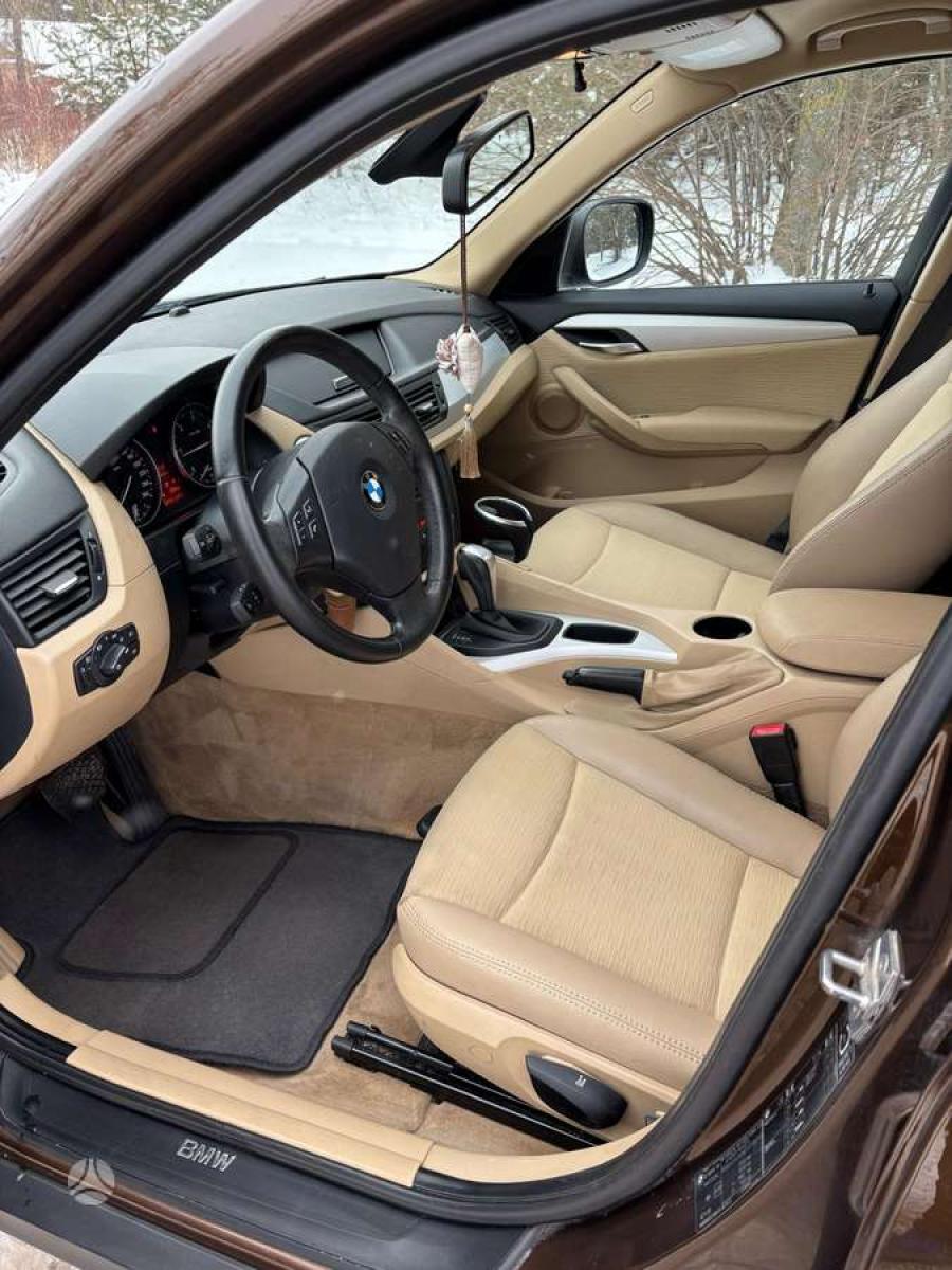 Brown BMW X1 2010 in Kaunas, with an engine capacity of 2.00 L and mileage of 260 thousand km for 7700 €, photo 9 on AUTOMOTO.COM.LV