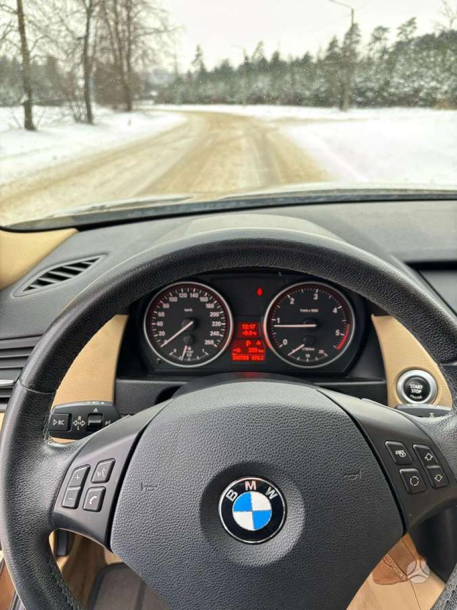 Brown BMW X1 2010 in Kaunas, with an engine capacity of 2.00 L and mileage of 260 thousand km for 7700 €, photo 10 on AUTOMOTO.COM.LV