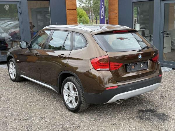 Brown BMW X1 2010 in Kaunas, with an engine capacity of 2.00 L and mileage of 193 thousand km for 5750 €, photo 4 on AUTOMOTO.COM.LV