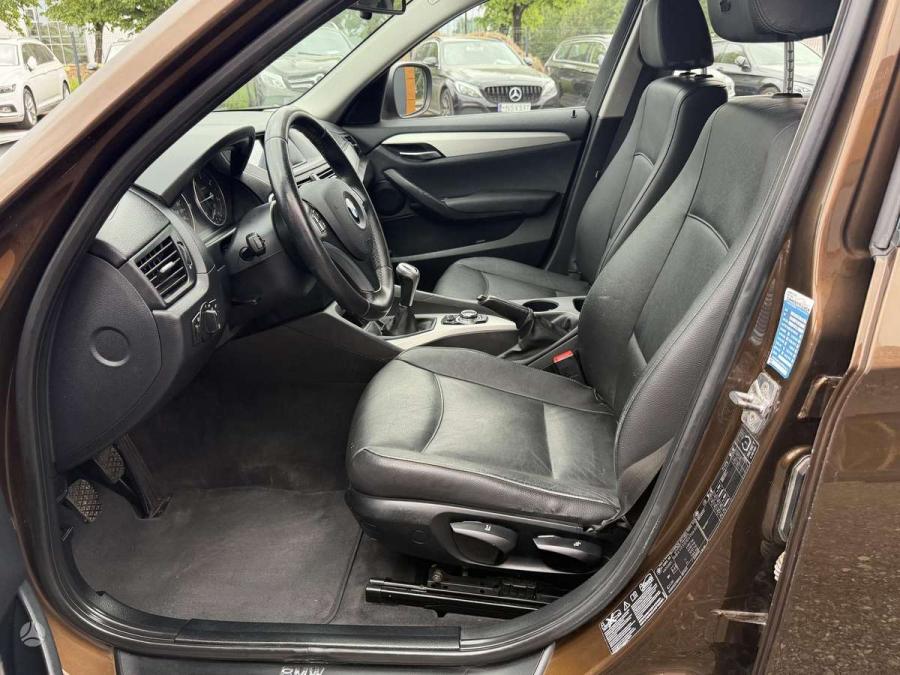 Brown BMW X1 2010 in Kaunas, with an engine capacity of 2.00 L and mileage of 193 thousand km for 5750 €, photo 15 on AUTOMOTO.COM.LV