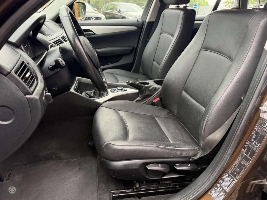 Brown BMW X1 2010 in Kaunas, with an engine capacity of 2.00 L and mileage of 193 thousand km for 5750 €, photo 16 on AUTOMOTO.COM.LV
