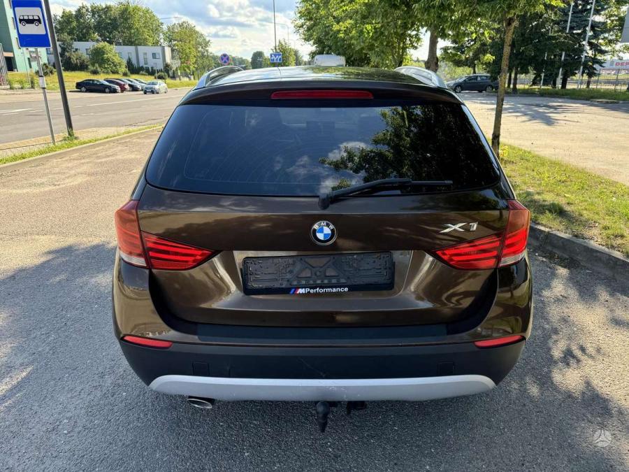 Brown BMW X1 2010 in Kaunas, with an engine capacity of 2.00 L and mileage of 268 thousand km for 6590 €, photo 7 on AUTOMOTO.COM.LV