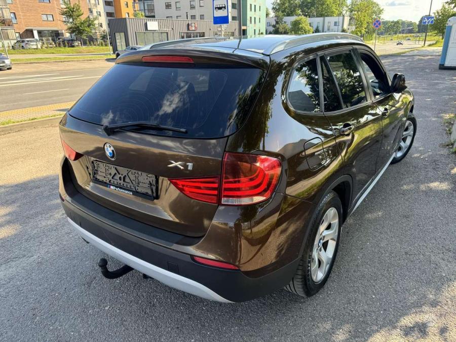 Brown BMW X1 2010 in Kaunas, with an engine capacity of 2.00 L and mileage of 268 thousand km for 6590 €, photo 8 on AUTOMOTO.COM.LV