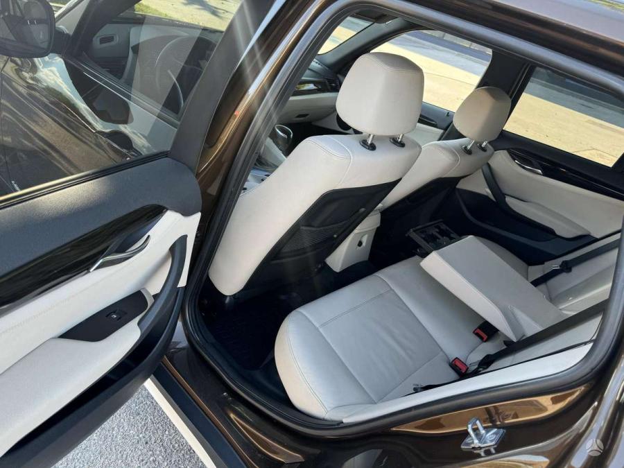 Brown BMW X1 2010 in Kaunas, with an engine capacity of 2.00 L and mileage of 268 thousand km for 6590 €, photo 29 on AUTOMOTO.COM.LV