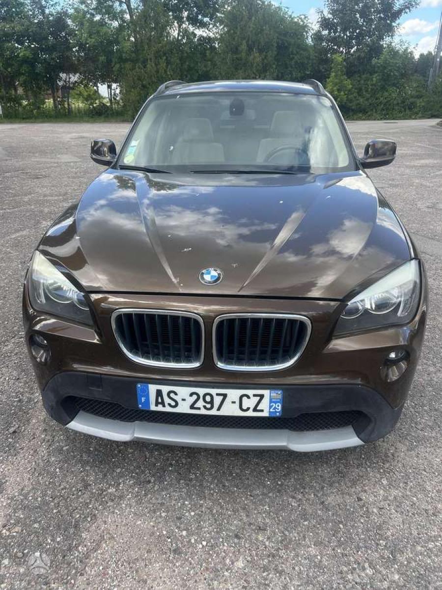 Brown BMW X1 2010 in Taurage, with an engine capacity of 2.00 L and mileage of 300 thousand km for 2800 €, photo 1 on AUTOMOTO.COM.LV