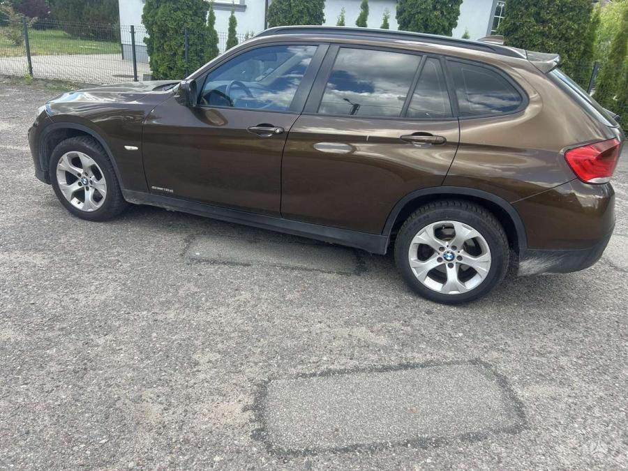 Brown BMW X1 2010 in Taurage, with an engine capacity of 2.00 L and mileage of 300 thousand km for 2800 €, photo 4 on AUTOMOTO.COM.LV