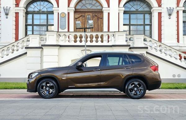 Brown BMW X1 2010 in Jelgava, with an engine capacity of 2.00 L and mileage of 297 thousand km for 7690 €, photo 4 on AUTOMOTO.COM.LV
