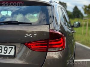 Brown BMW X1 2010 in Riga, with an engine capacity of 2.00 L and mileage of 272 thousand km for 5450 €, photo 7 on AUTOMOTO.COM.LV