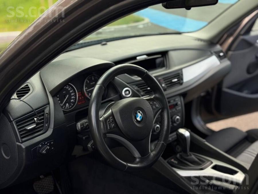 Brown BMW X1 2010 in Riga, with an engine capacity of 2.00 L and mileage of 272 thousand km for 5450 €, photo 10 on AUTOMOTO.COM.LV
