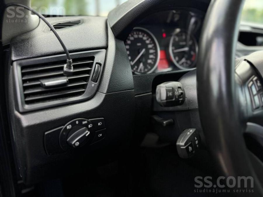 Brown BMW X1 2010 in Riga, with an engine capacity of 2.00 L and mileage of 272 thousand km for 5450 €, photo 13 on AUTOMOTO.COM.LV