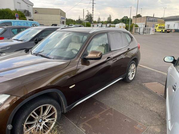 Brūns BMW X1 2010 Tauragė, ar dzinēja tilpumu 2.00 L un nobraukumu 296 tūkst. km par 3300 €, foto 1 vietnē AUTOMOTO.COM.LV