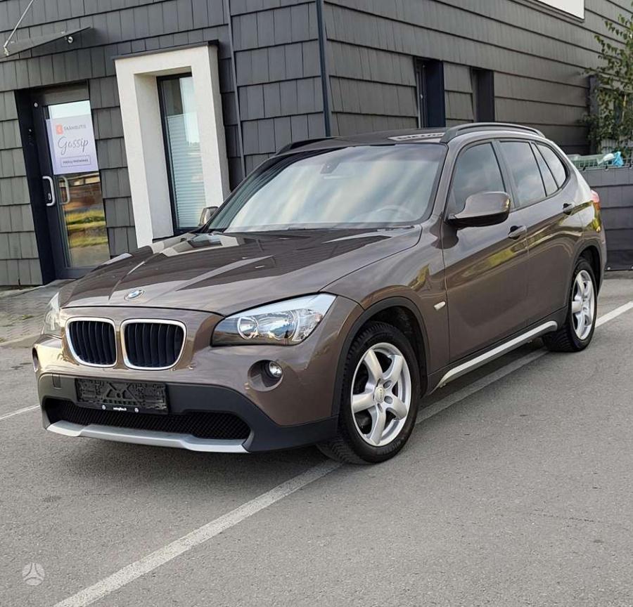 Brūns BMW X1 2010 Kauņa, ar dzinēja tilpumu 2.00 L un nobraukumu 320 tūkst. km par 3999 €, foto 1 vietnē AUTOMOTO.COM.LV