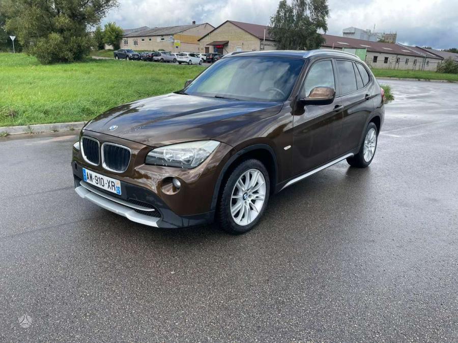 Brown BMW X1 2010 in Taurage, with an engine capacity of 2.00 L and mileage of 296 thousand km for 5000 €, photo 3 on AUTOMOTO.COM.LV