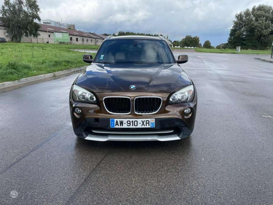 Brown BMW X1 2010 in Taurage, with an engine capacity of 2.00 L and mileage of 296 thousand km for 5000 €, photo 5 on AUTOMOTO.COM.LV