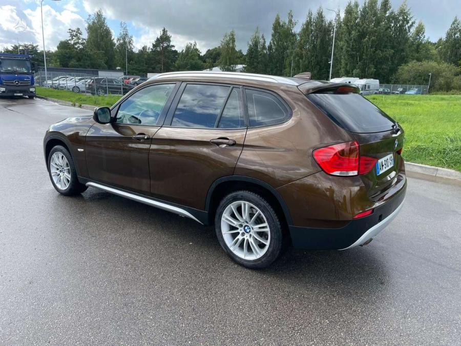 Brown BMW X1 2010 in Taurage, with an engine capacity of 2.00 L and mileage of 296 thousand km for 5000 €, photo 7 on AUTOMOTO.COM.LV