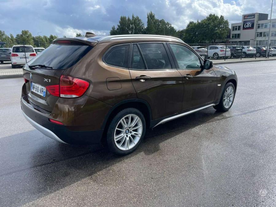 Brown BMW X1 2010 in Taurage, with an engine capacity of 2.00 L and mileage of 296 thousand km for 5000 €, photo 9 on AUTOMOTO.COM.LV