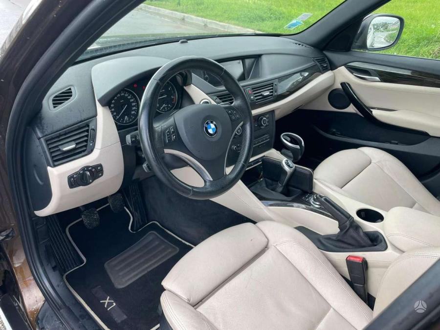 Brown BMW X1 2010 in Taurage, with an engine capacity of 2.00 L and mileage of 296 thousand km for 5000 €, photo 11 on AUTOMOTO.COM.LV