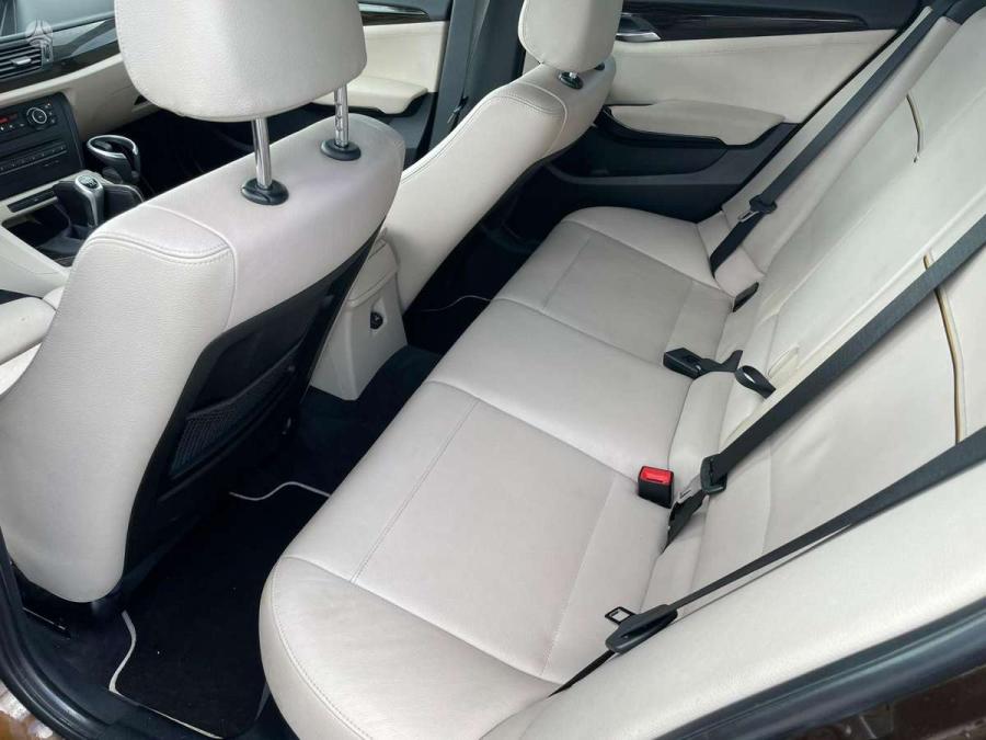 Brown BMW X1 2010 in Taurage, with an engine capacity of 2.00 L and mileage of 296 thousand km for 5000 €, photo 12 on AUTOMOTO.COM.LV