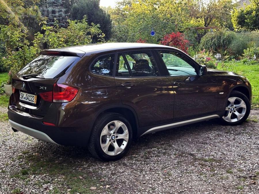 Brown BMW X1 2010 in Riga, with an engine capacity of 2.00 L and mileage of 222 thousand km for 6200 €, photo 8 on AUTOMOTO.COM.LV