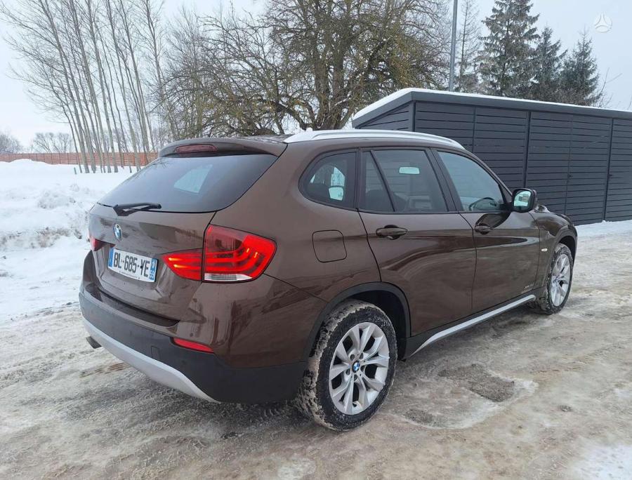 Brown BMW X1 2011 in Ukmerge, with an engine capacity of 2.00 L and mileage of 250 thousand km for 4800 €, photo 4 on AUTOMOTO.COM.LV