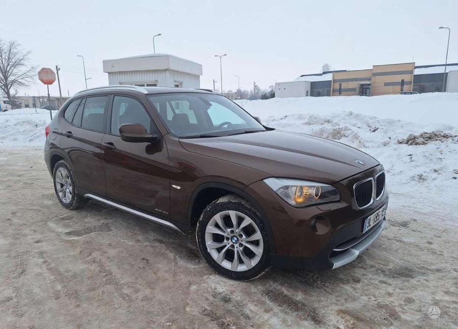 Brown BMW X1 2011 in Ukmerge, with an engine capacity of 2.00 L and mileage of 250 thousand km for 4800 €, photo 6 on AUTOMOTO.COM.LV