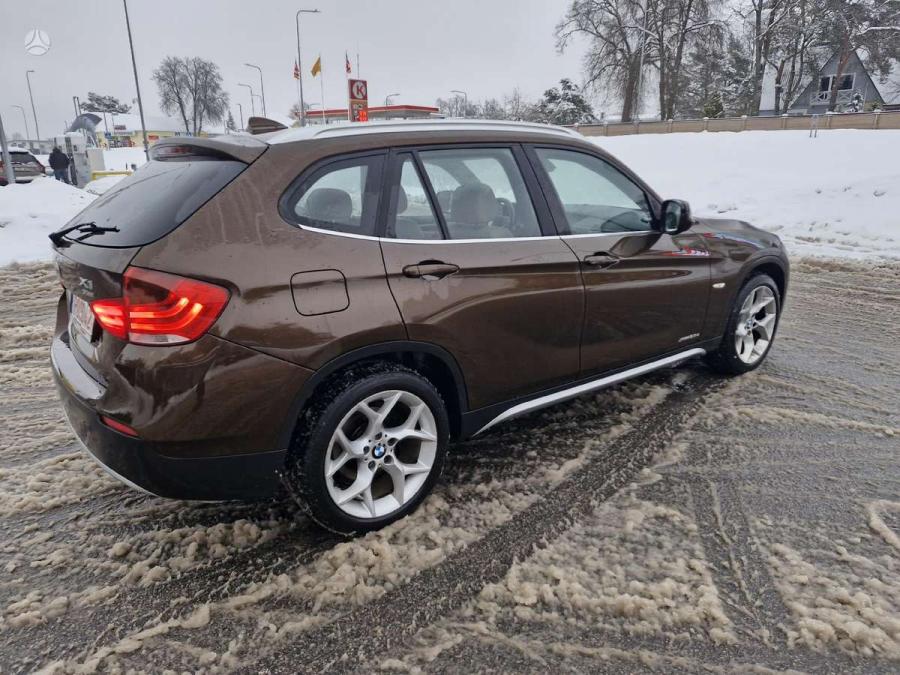 Brown BMW X1 2011 in Utena, with an engine capacity of 2.00 L and mileage of 265 thousand km for 7650 €, photo 3 on AUTOMOTO.COM.LV