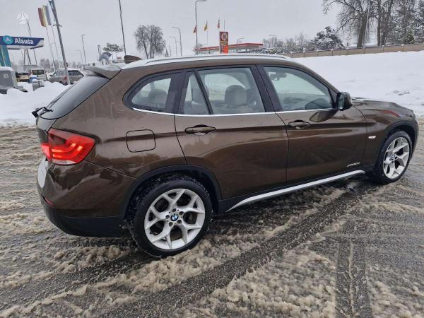Brūns BMW X1 2011 Utena, ar dzinēja tilpumu 2.00 L un nobraukumu 265 tūkst. km par 7650 €, foto 4 vietnē AUTOMOTO.COM.LV