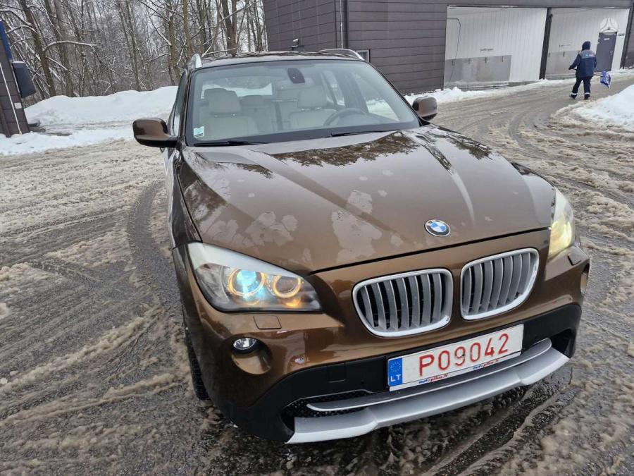 Brown BMW X1 2011 in Utena, with an engine capacity of 2.00 L and mileage of 265 thousand km for 7650 €, photo 9 on AUTOMOTO.COM.LV