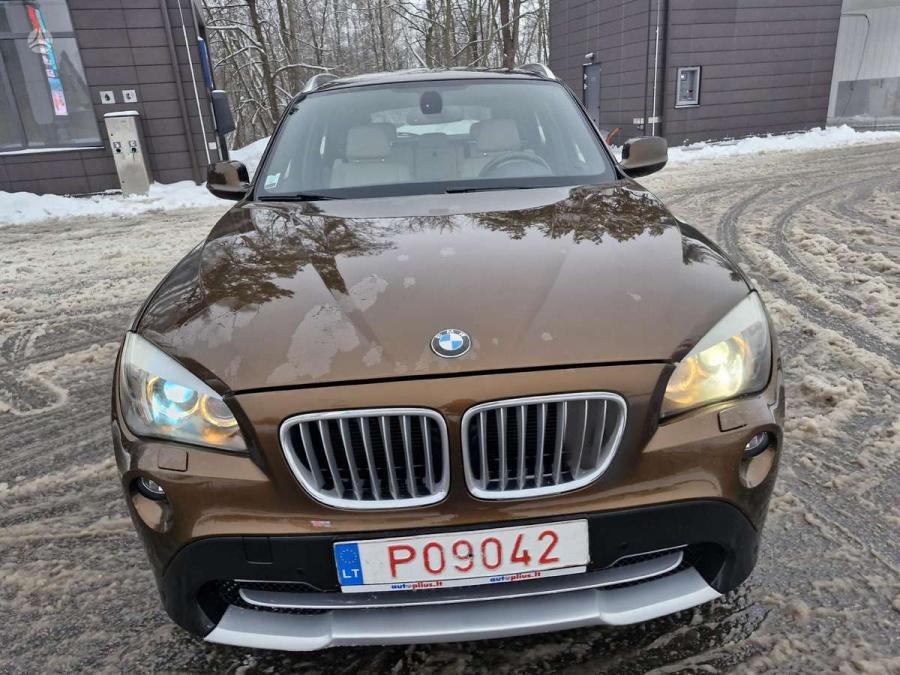 Brown BMW X1 2011 in Utena, with an engine capacity of 2.00 L and mileage of 265 thousand km for 7650 €, photo 10 on AUTOMOTO.COM.LV