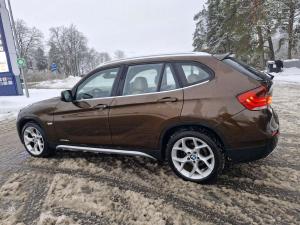 Brown BMW X1 2011 in Utena, with an engine capacity of 2.00 L and mileage of 265 thousand km for 7650 €, photo 15 on AUTOMOTO.COM.LV