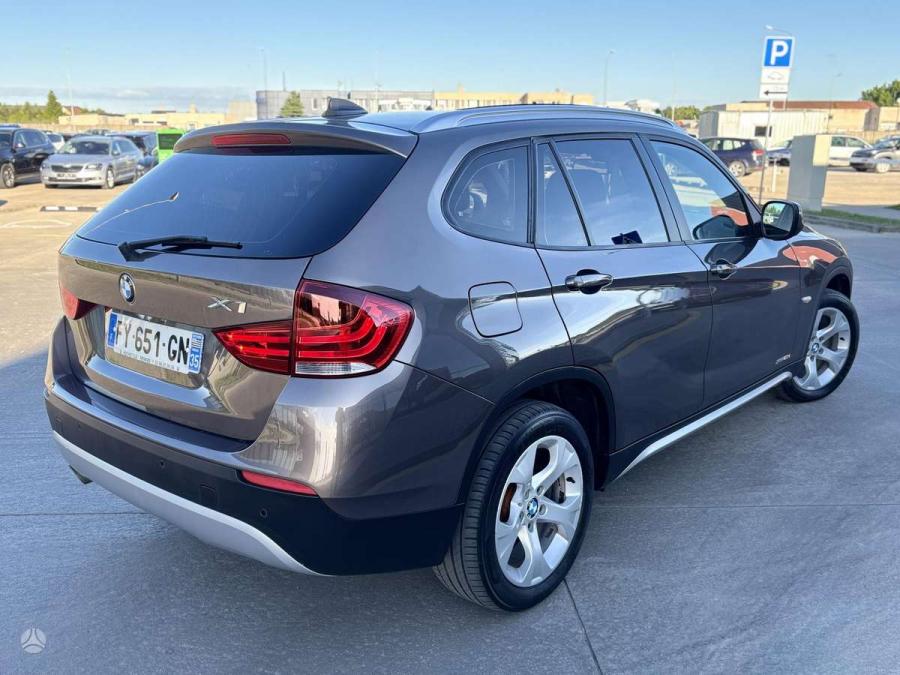Brown BMW X1 2012 in Siauliai, with an engine capacity of 2.00 L and mileage of 204 thousand km for 7500 €, photo 6 on AUTOMOTO.COM.LV
