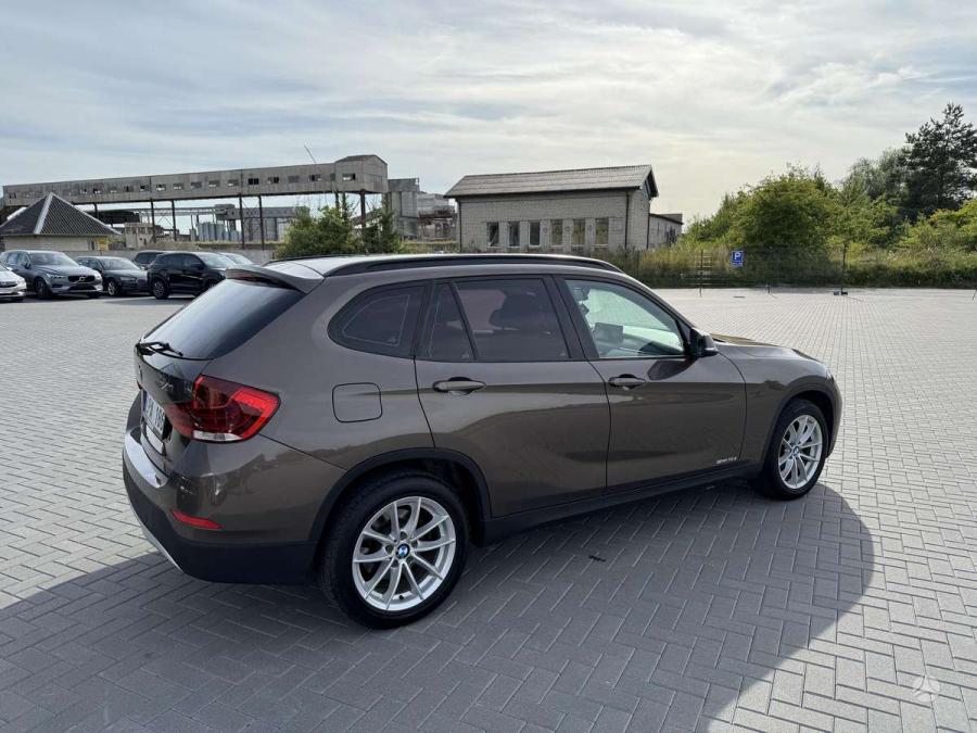 Brūns BMW X1 2012 Telšiai, ar dzinēja tilpumu 2.00 L un nobraukumu 246 tūkst. km par 6499 €, foto 9 vietnē AUTOMOTO.COM.LV