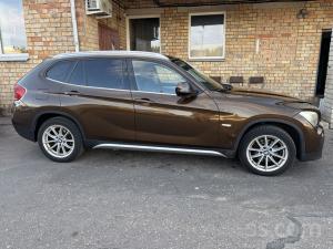Brūns BMW X1 2012 Rīga, ar dzinēja tilpumu 2.00 L un nobraukumu 309 tūkst. km par 8000 €, foto  vietnē AUTOMOTO.COM.LV