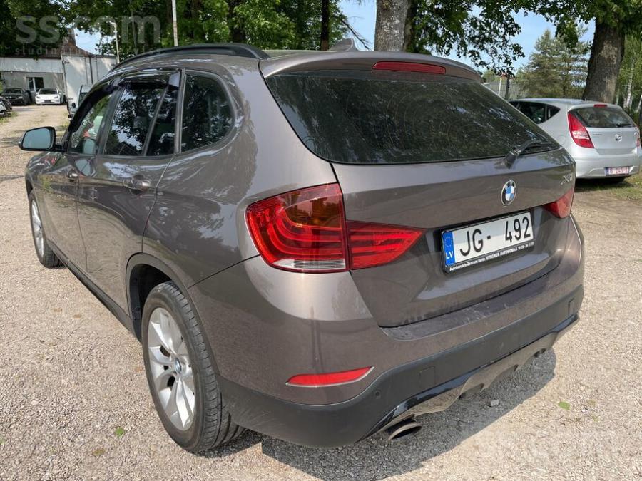 Brown BMW X1 2013 in Riga, with an engine capacity of 2.00 L and mileage of 274 thousand km for 6990 €, photo 3 on AUTOMOTO.COM.LV
